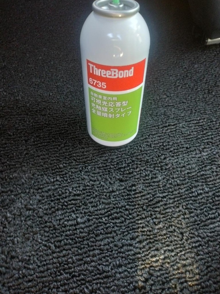 牛乳やジュースを車内にこぼした時の対処法 - 福栄オートサービス